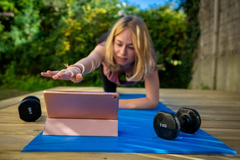 Présentation de l'exercice Superman Hold Bodyweight Back - InfoSud